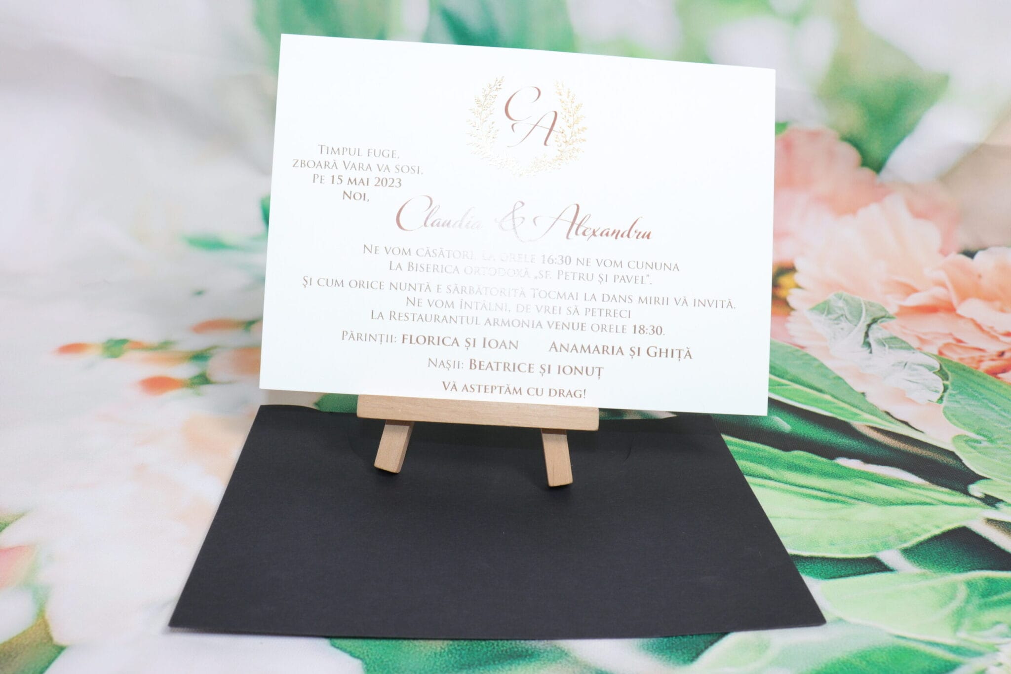 Invitatii nunta eleganta cu plic negru si detalii aurii | Super Pret ...